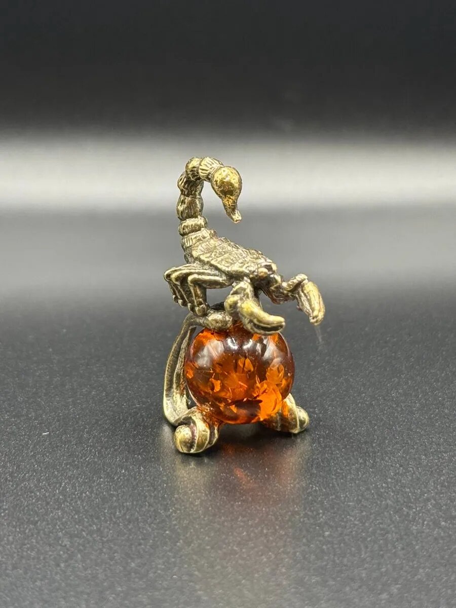 Фигурка коллекционная декоративная Скорпион знак зодиака, латунь/янтарь