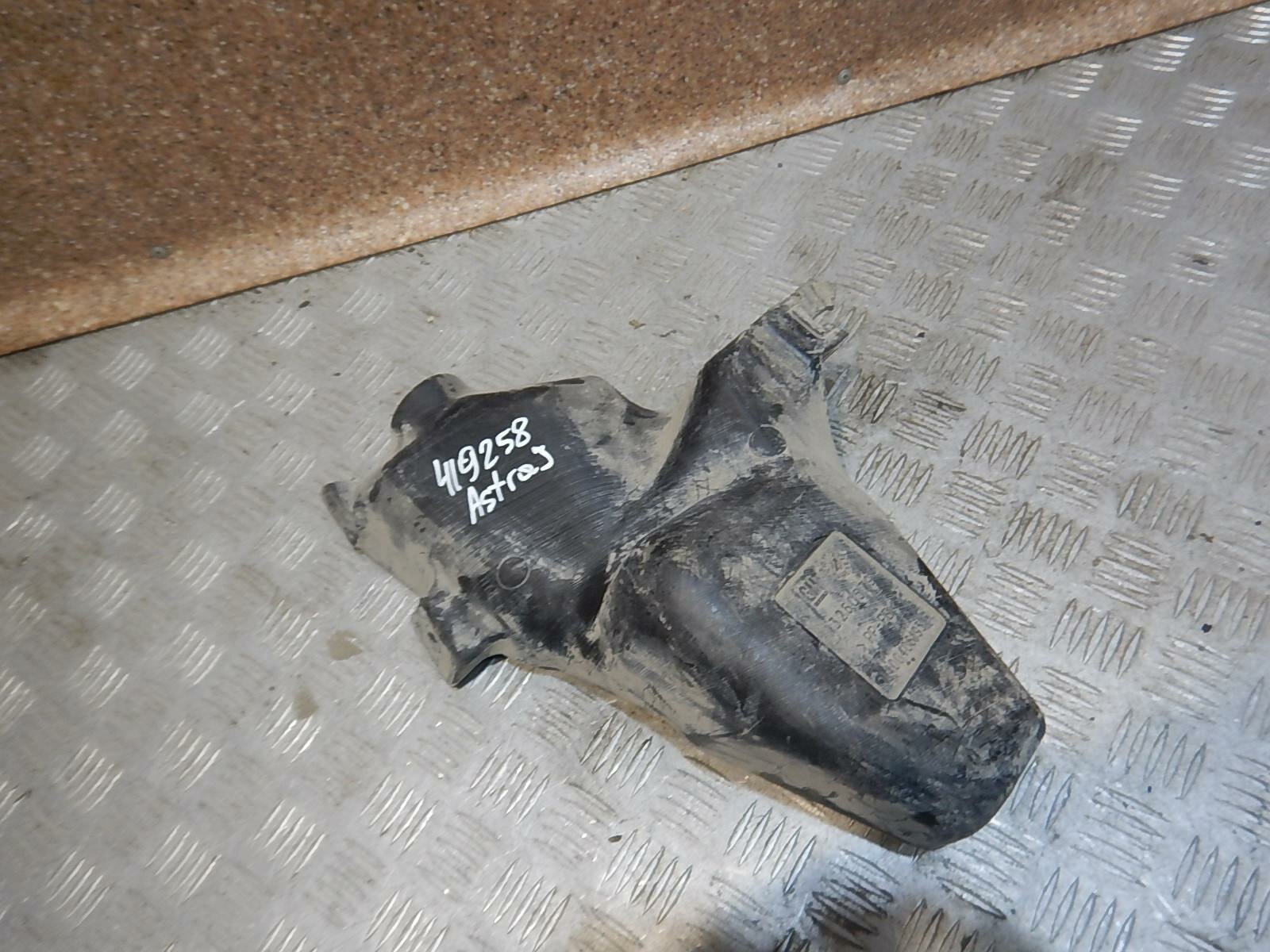 Б/У Бачок омывателя лобового стекла, Opel (Опель)-ASTRA J (09-) OPEL ASTRA J (09-) Сломано крепление. 419258 GENERAL MOT...