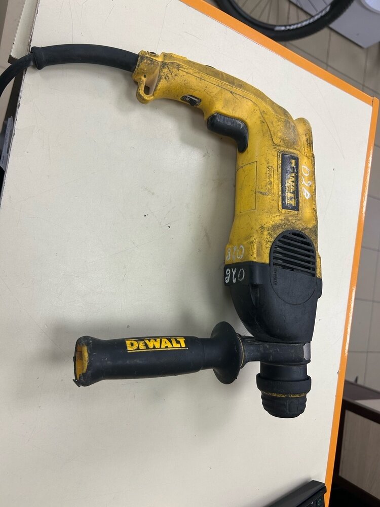 Перфоратор DeWALT D25013K, 650 Вт Б\У
