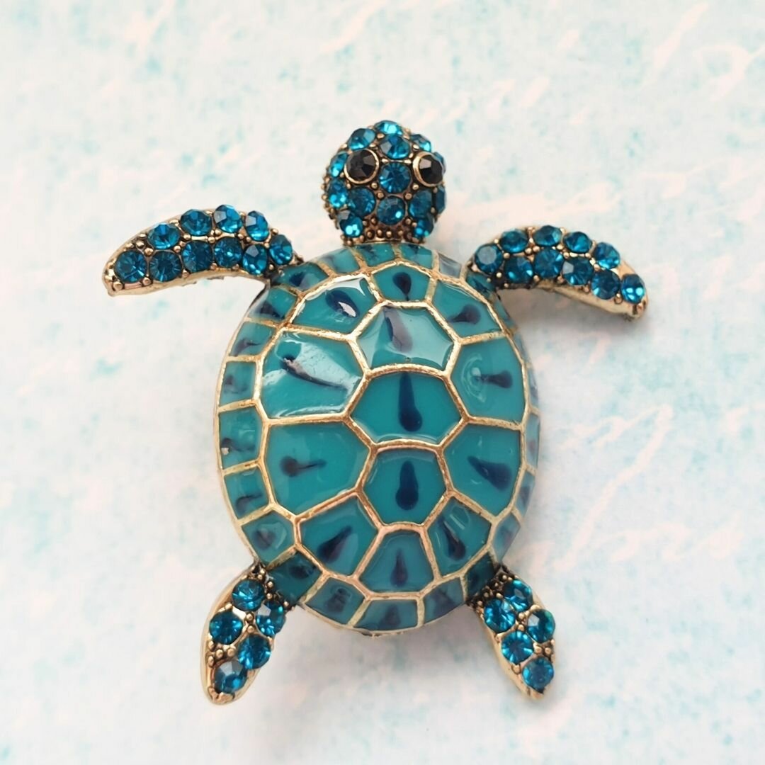 Брошь, стразы