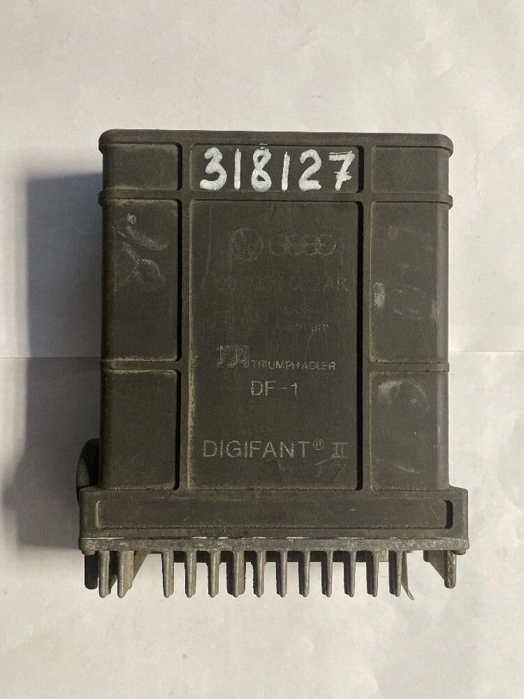 Блок управления двигателем VW Golf III 037906022AK