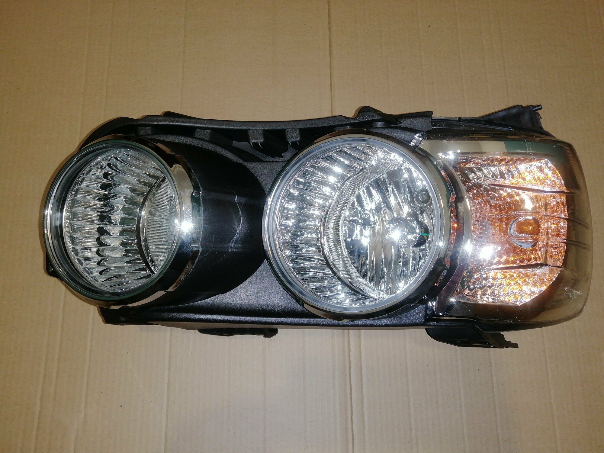 Правая фара шевроле авео т 300 CHEVROLET AVEO T300 окантовка хром 11-15 год