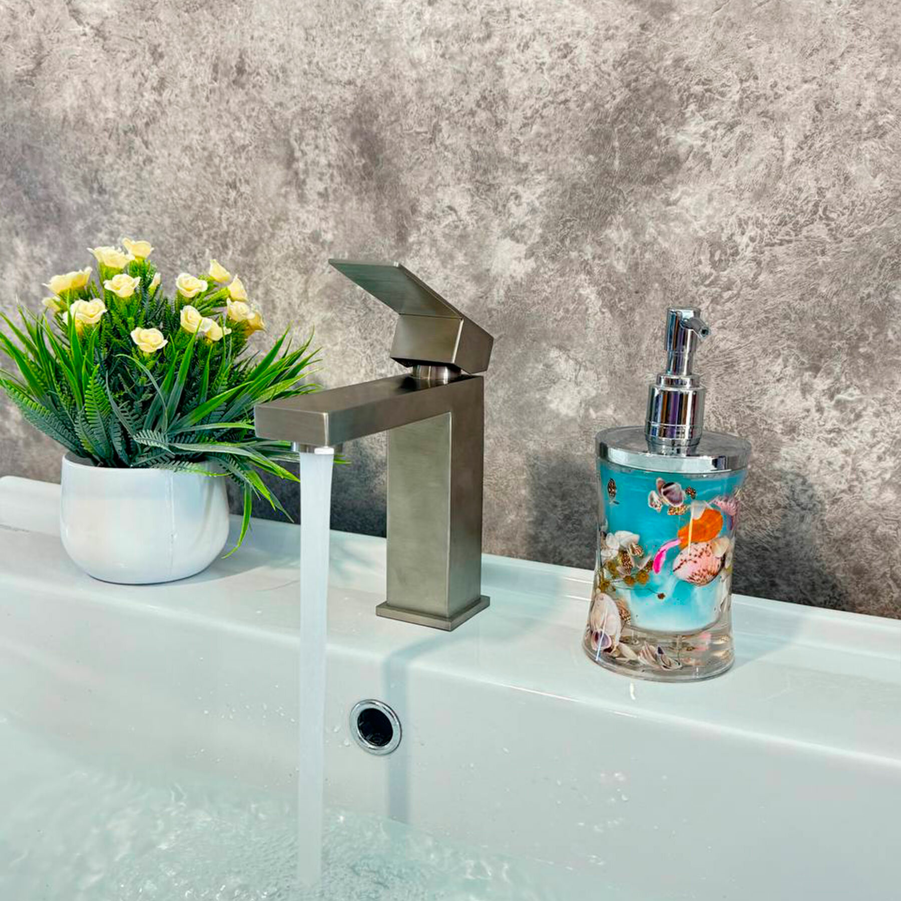 Смеситель для раковины и умывальника из нержавеющей стали V363511 от бренда Vieir цвет сатин