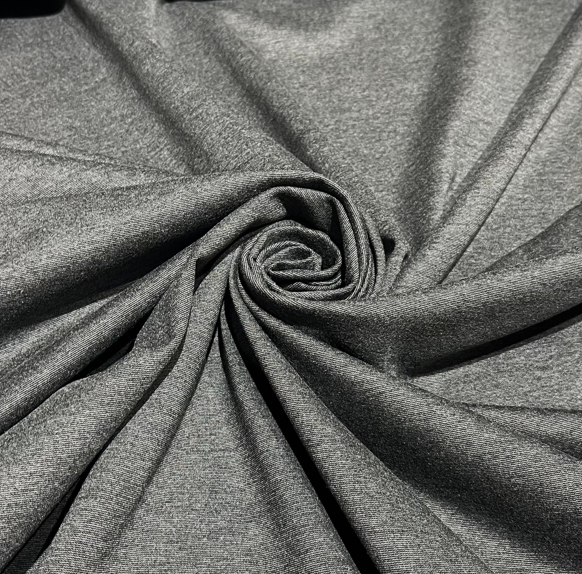 Ткань - трикотаж костюмный, однотонный, светло-серый оттенок, вискоза и нейлон, плотность 340гр, Италия