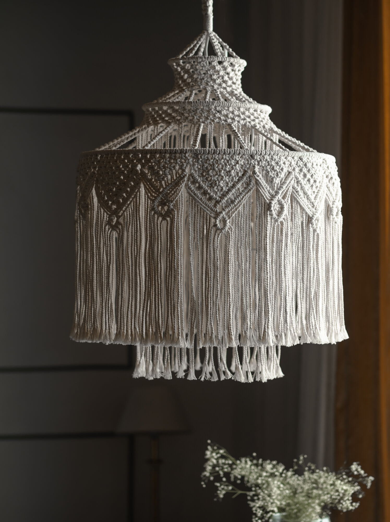 Абажур люстра плетеная в технике макраме двухъярусная из хлопкового шнура на металлических кольцах диаметром 50 см, высотой 75 см.