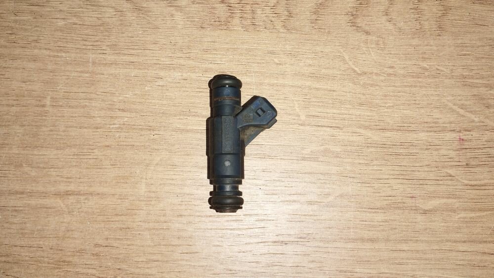 06B133551M Форсунка топливная VW Audi Skoda 06B133551M