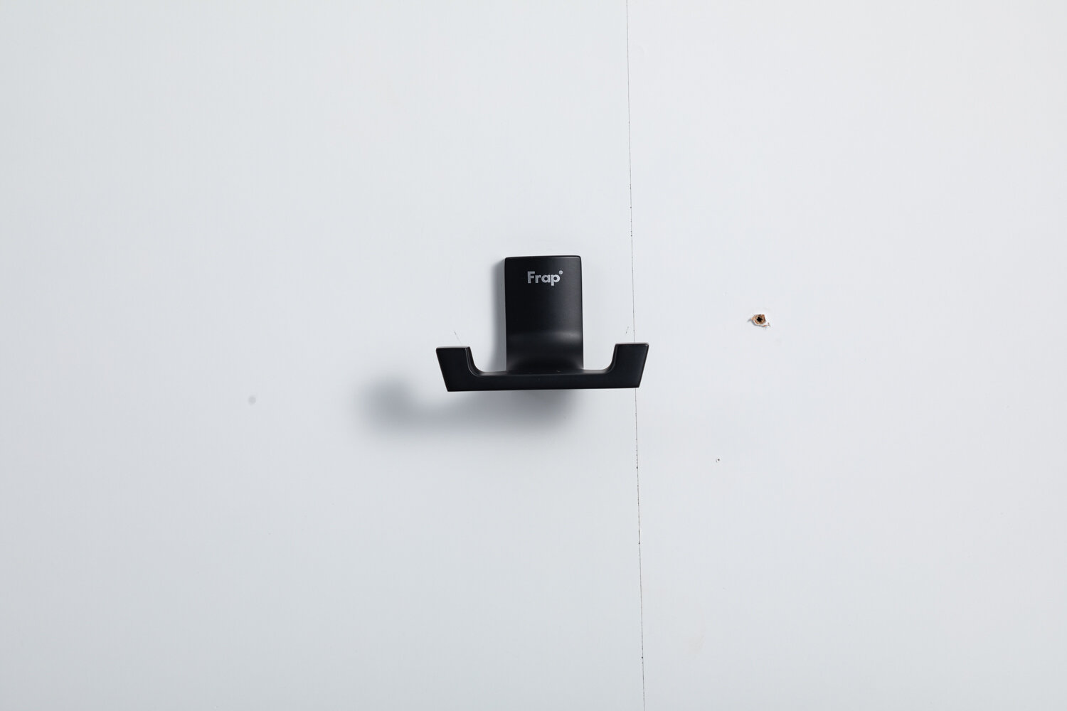 Крючок Frap F30605-26, двойной, крепление к стене, металл, чёрный