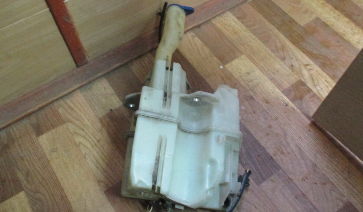 Бачок омывателя S80 Volvo 9484282