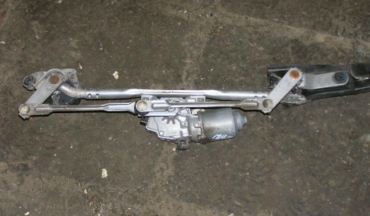 Моторчик стеклоочистителя передний 6 (GH) Mazda 1593001431