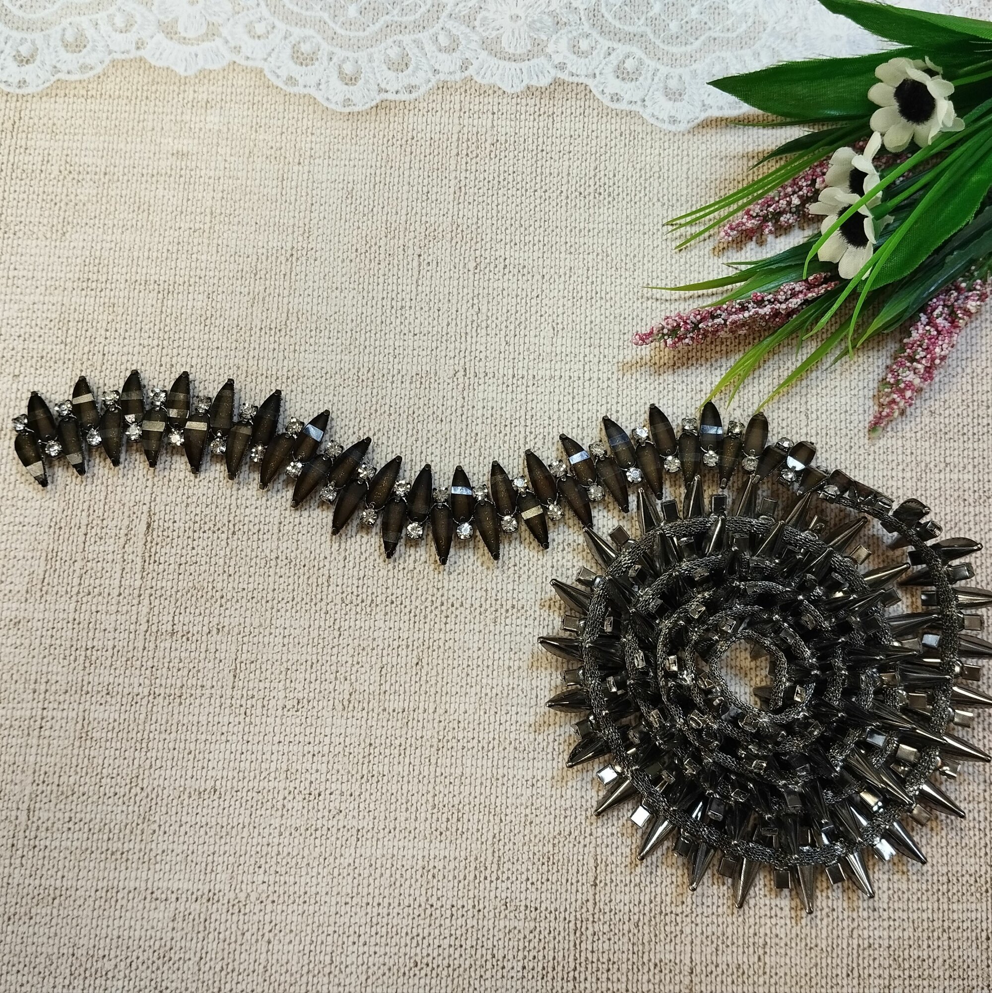 Стразы на металлической ленте. 1,1м