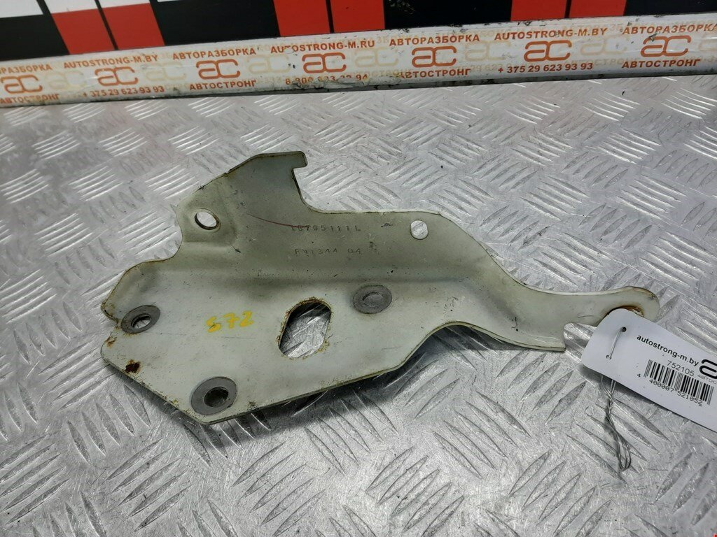 Петля капота левая Cadillac Escalade 2 (GMT800) 12472769 арт. 752105