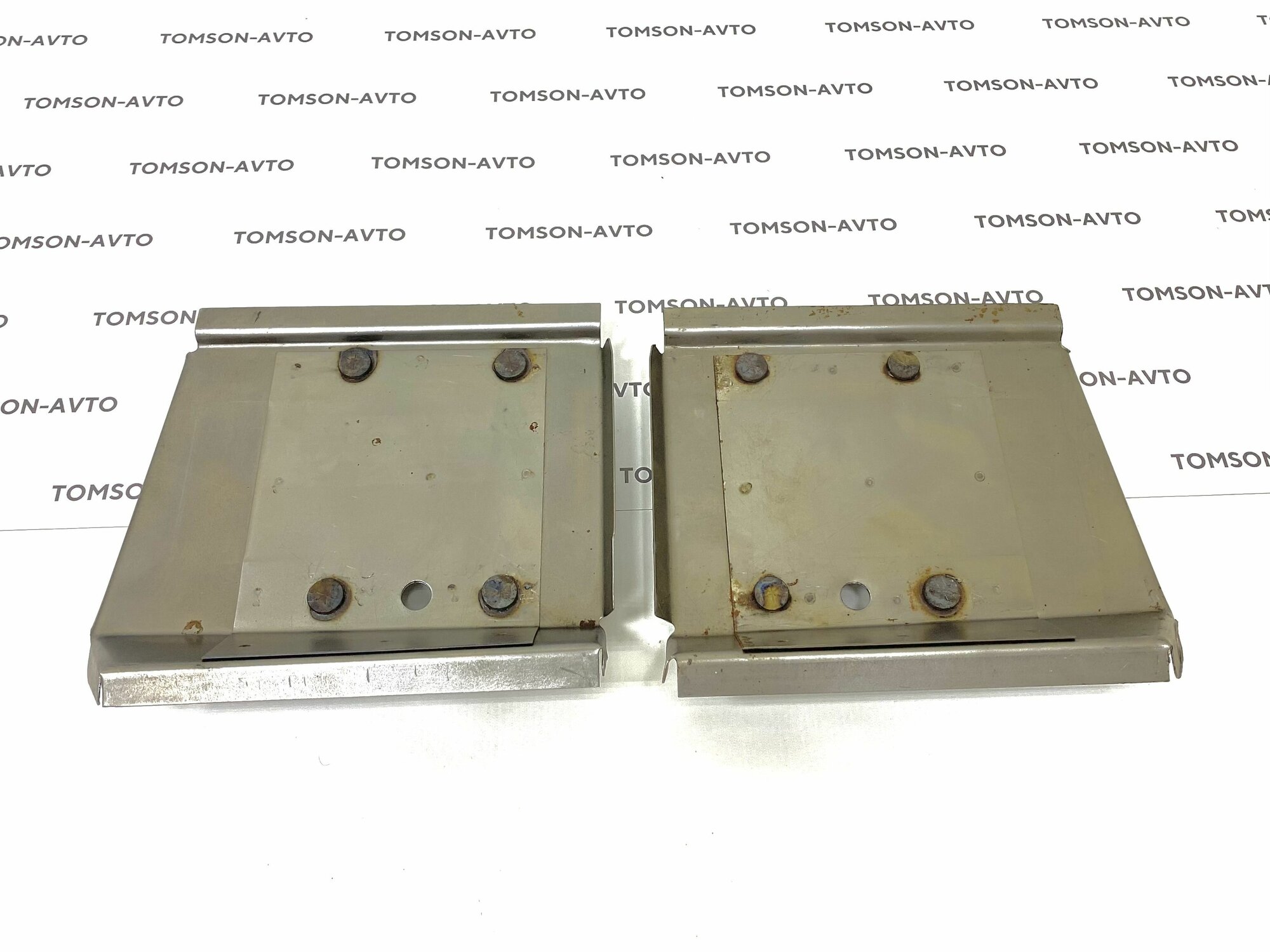 Площадки крепления реактивной тяги кузовная (комплект 2 штуки, левая и правая) для автомобилей ВАЗ 2121; ВАЗ 21213; ВАЗ 2131 (NIVA)