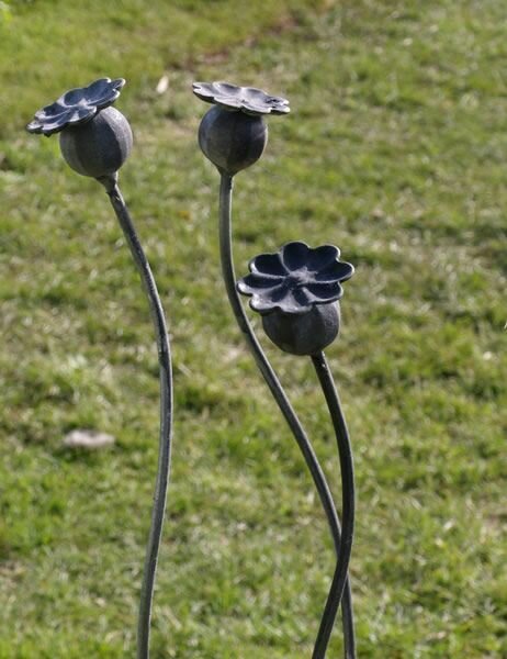 Цветок кованный мак металлический садовая скульптура без покраски