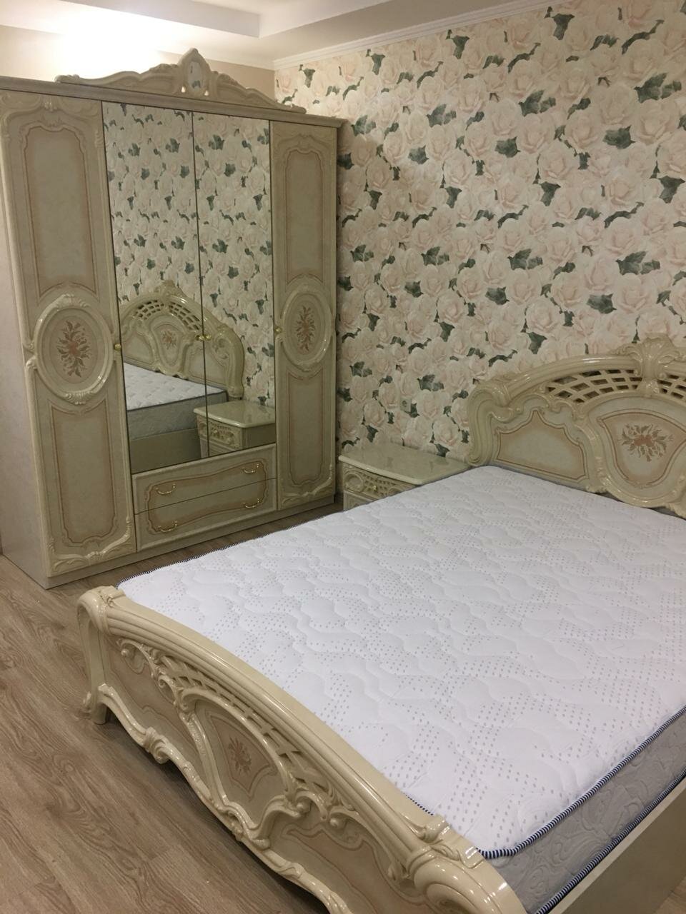 Шкаф Роза, 4-х дверный, цвет бежевый глянец, фабрики Диа Мебель, Россия.