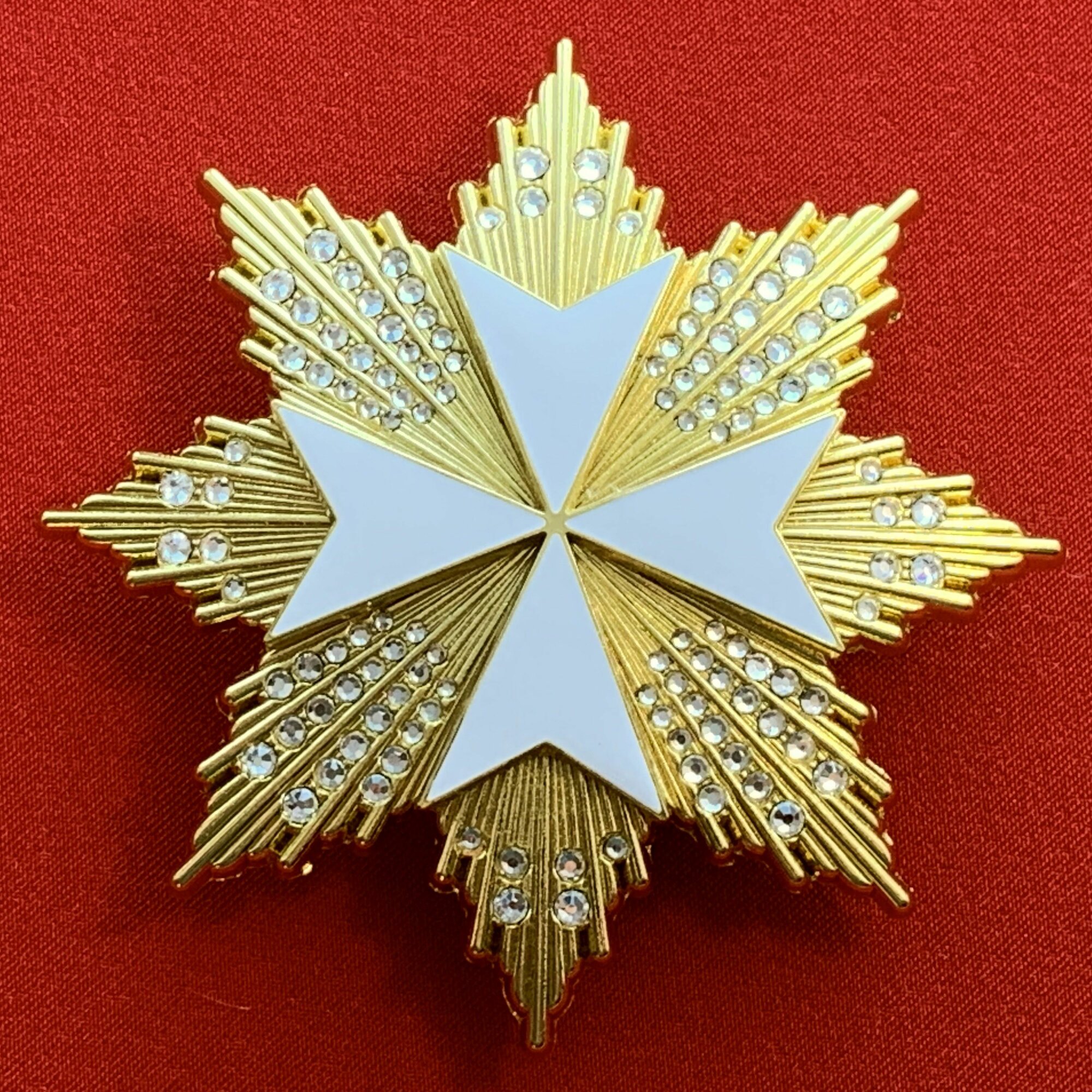 Звезда ордена Иоанна Иерусалимского со стразами (Мальтийский крест). Полноразмерный муляж LUX. Размер 88х88 мм.