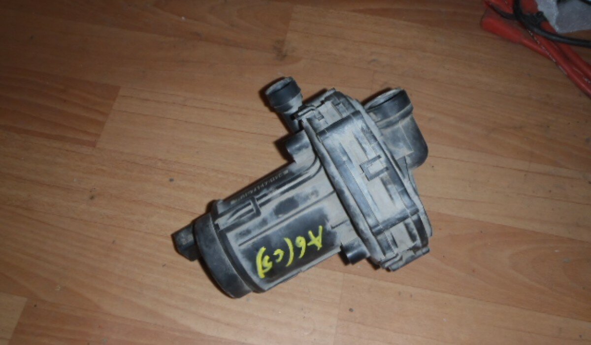 Насос воздушный A6 (C5) Audi 078906601D