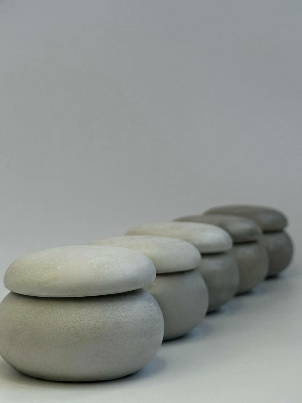 Набор ароматических свеч "Сандаловое дерево", 21. LUMIERE, ручная работа, 5 шт, соевый воск, в бетонном подсвечнике