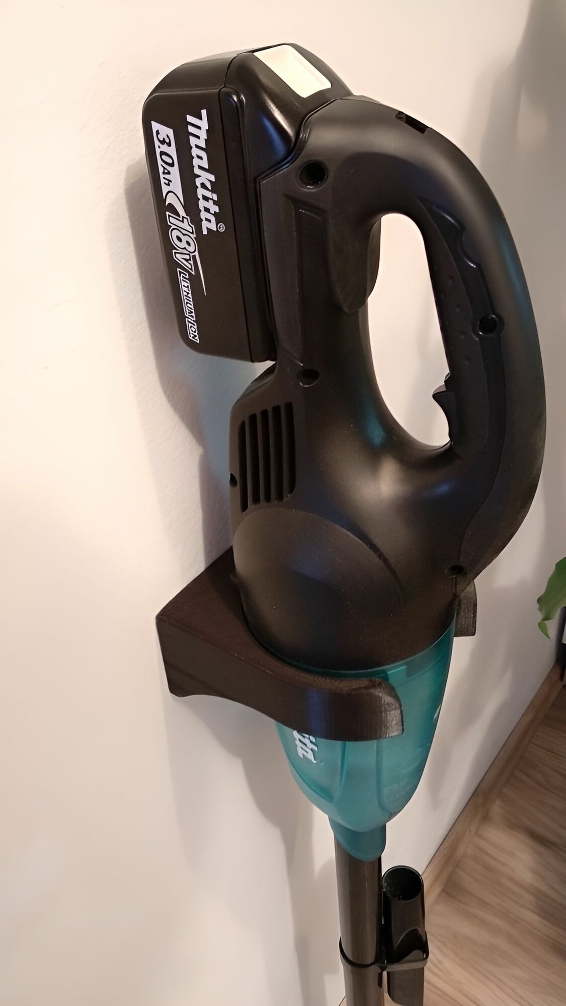 Настенный держатель для пылесоса Makita LXT