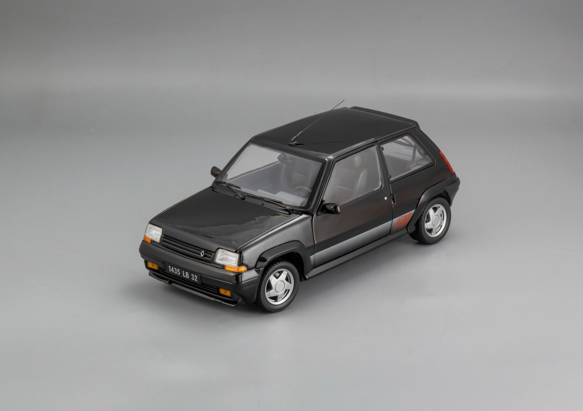 Масштабная модель Renault Supercinq GT Turbo Ph II - 1989 (black)