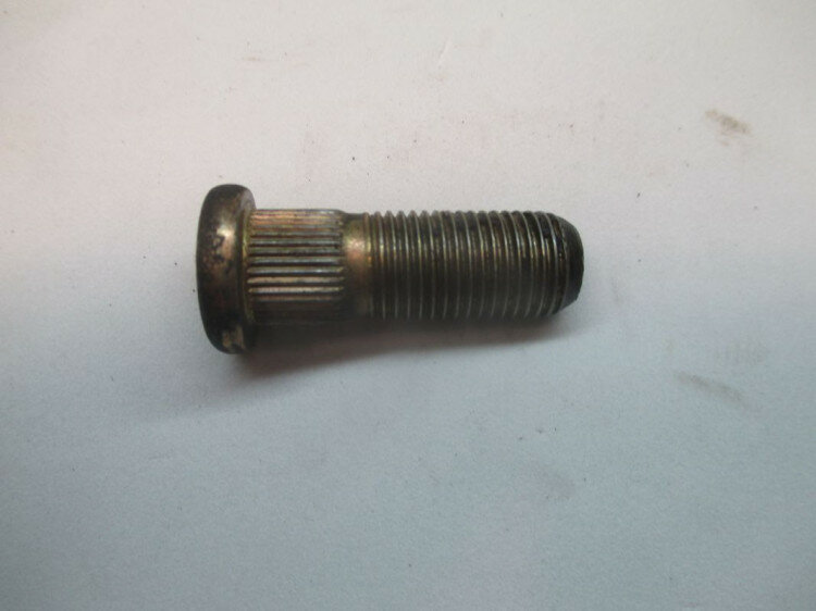 Шпилька ступицы 94501745 - 38,5 мм 96316758 Дэу Матиз Тико Шевроле Спарк передняя или задняя