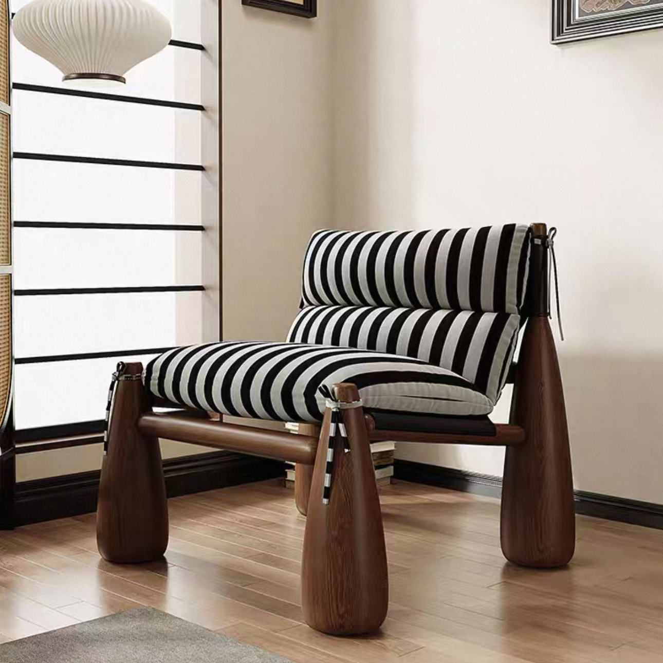 Интерьерное кресло без подлокотников на деревянной основе Poterle