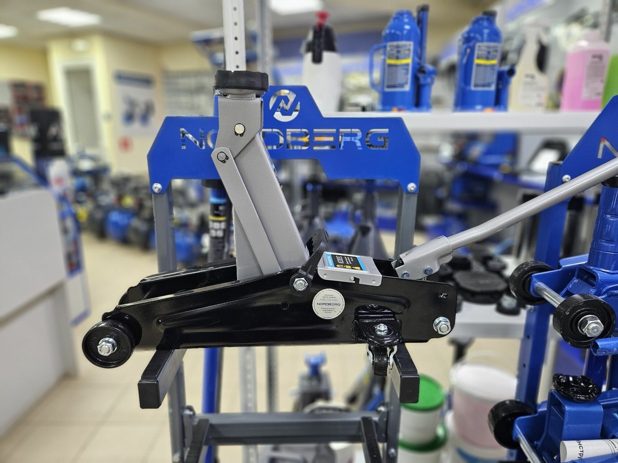 Домкрат подкатной гидравлический г/п 2 тонны, в кейсе NORDBERG