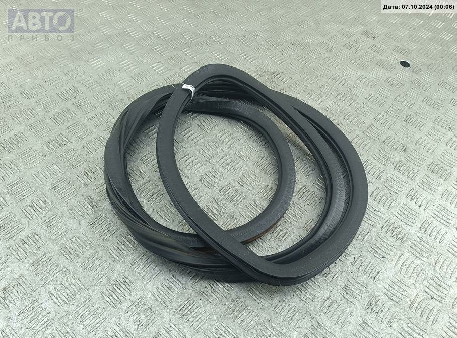 Уплотнитель двери задней правой Volkswagen Polo (1994-1999)