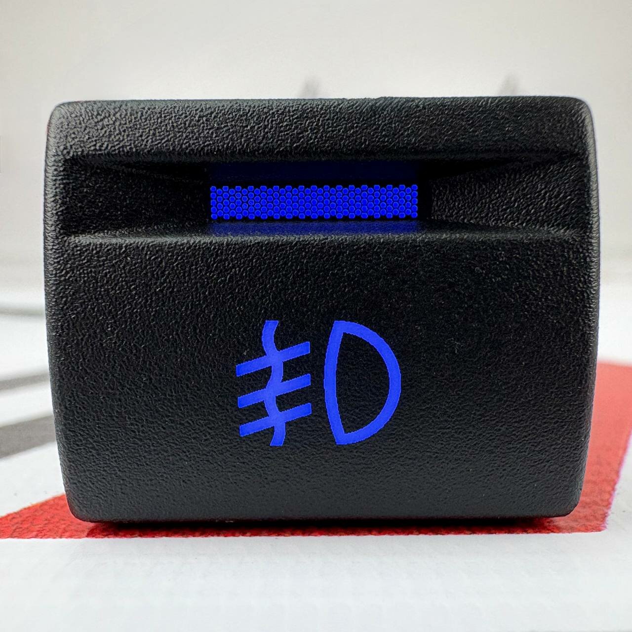 Пересвеченная кнопка передних противотуманных фар Цвет Синий - Синий Лада Приора