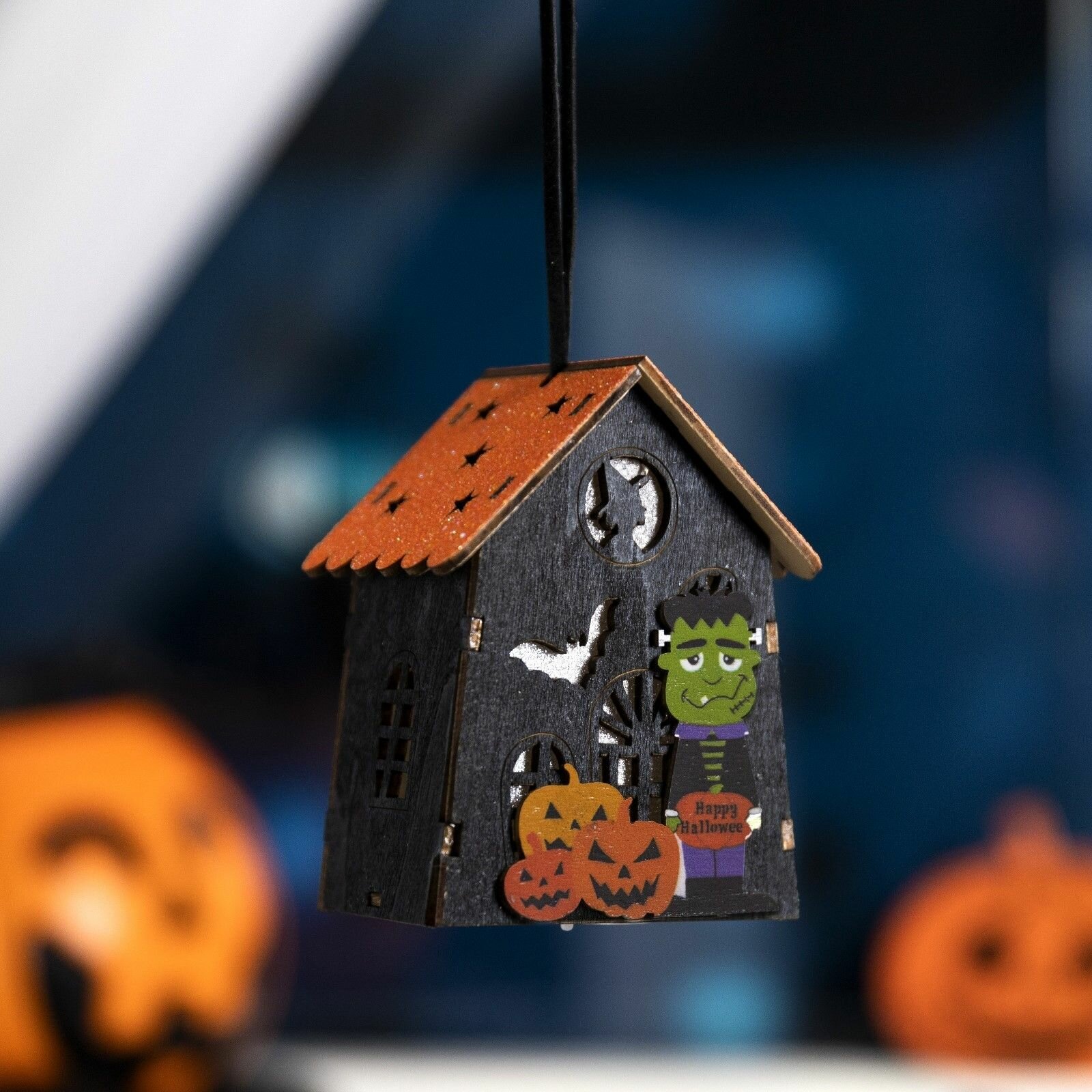 Светодиодная подвеска Дом Франкенштейна 7х9.5х6 см, пластик, батарейки LR1130х3, свечение тёплое белое