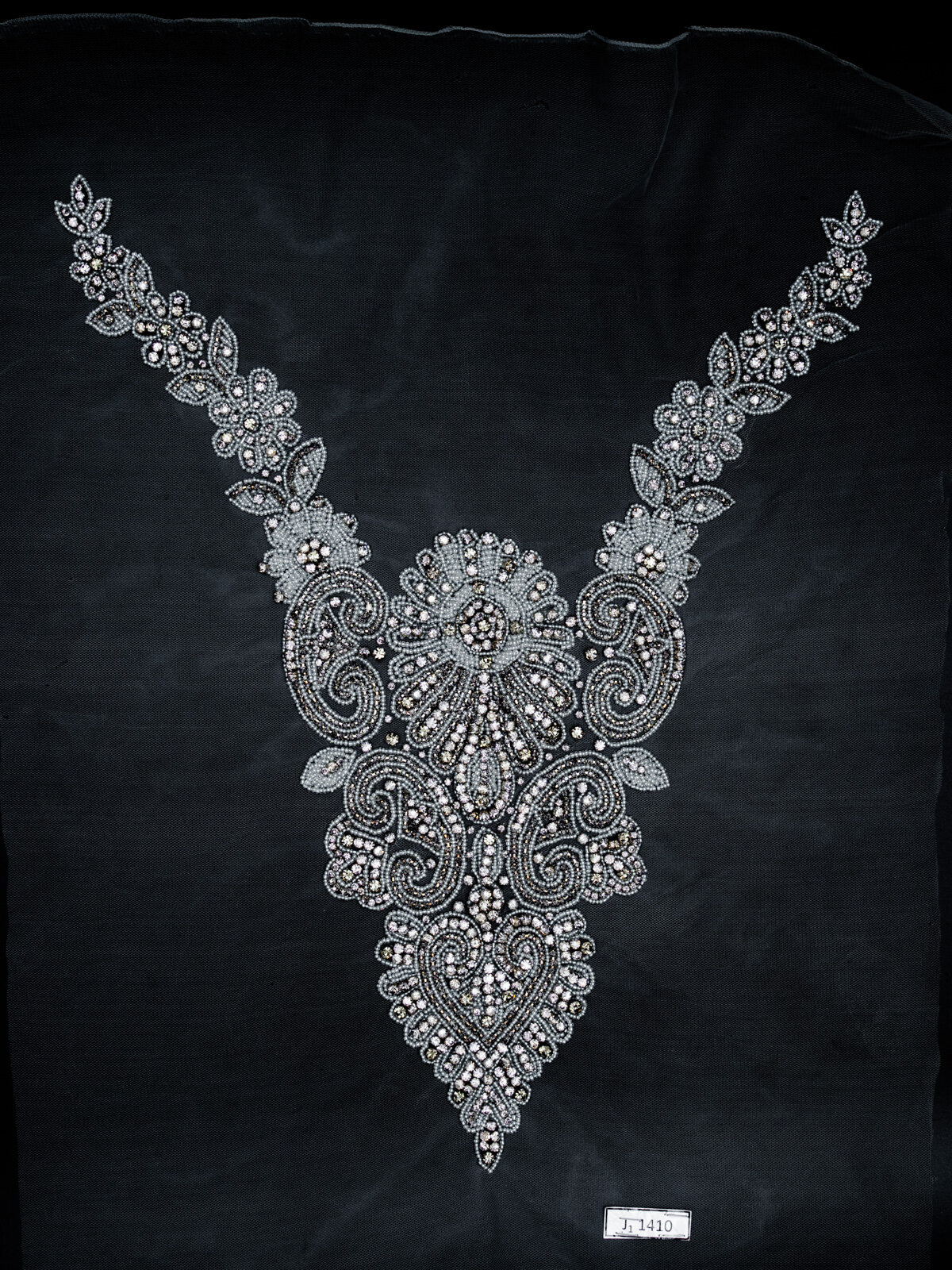 Нашивка на одежду для декора из страз и бисера декольте, 42х15 см