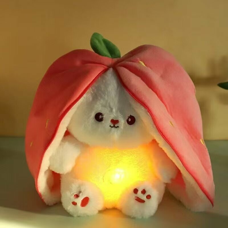 Дышащий медведь сопровождает плюшевые игрушки и уговаривает их