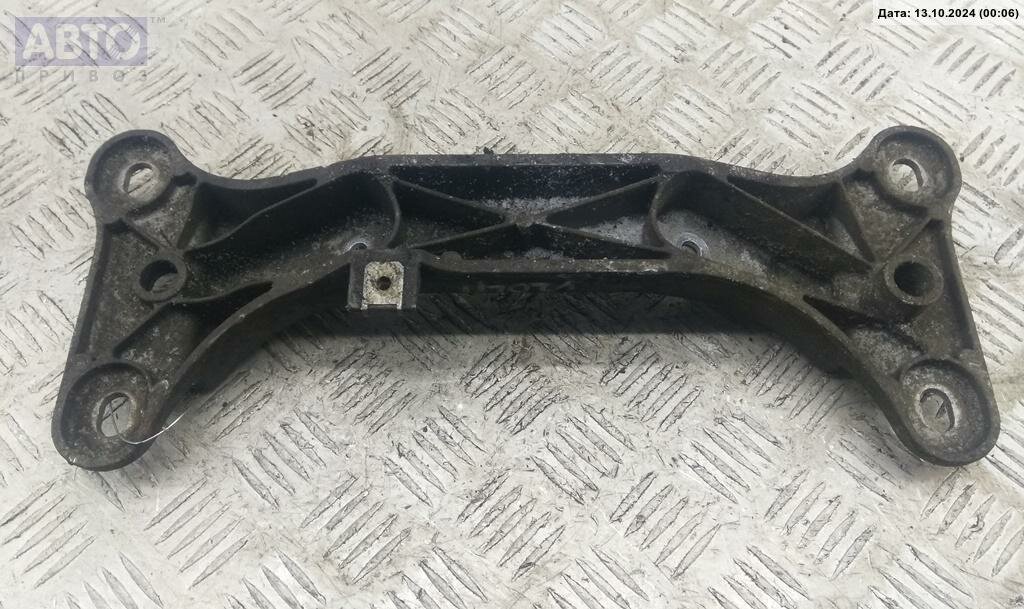 Кронштейн КПП опорный BMW 3 E90/E91/E92/E93 (2005-2013)