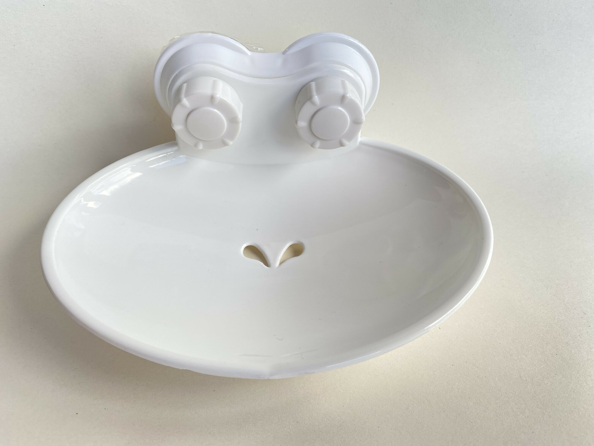 Мыльница пластиковая настенная крепеж вакуумные присоски с возможностью увеличения силы прижатия. Производитель Testrut (Германия).