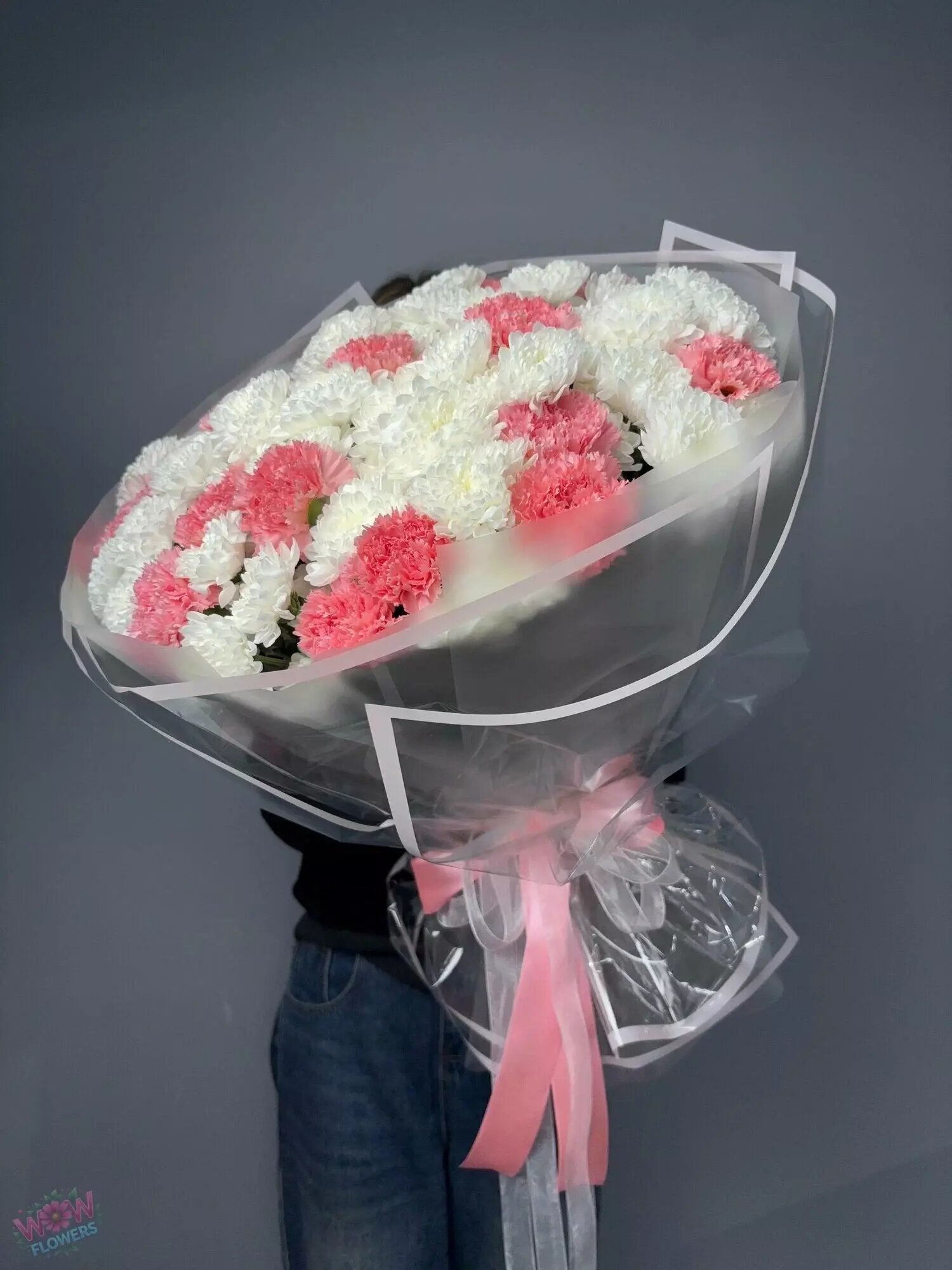 Нежность в деталях: букет из хризантем и гвоздик – купить с доставкой недорого