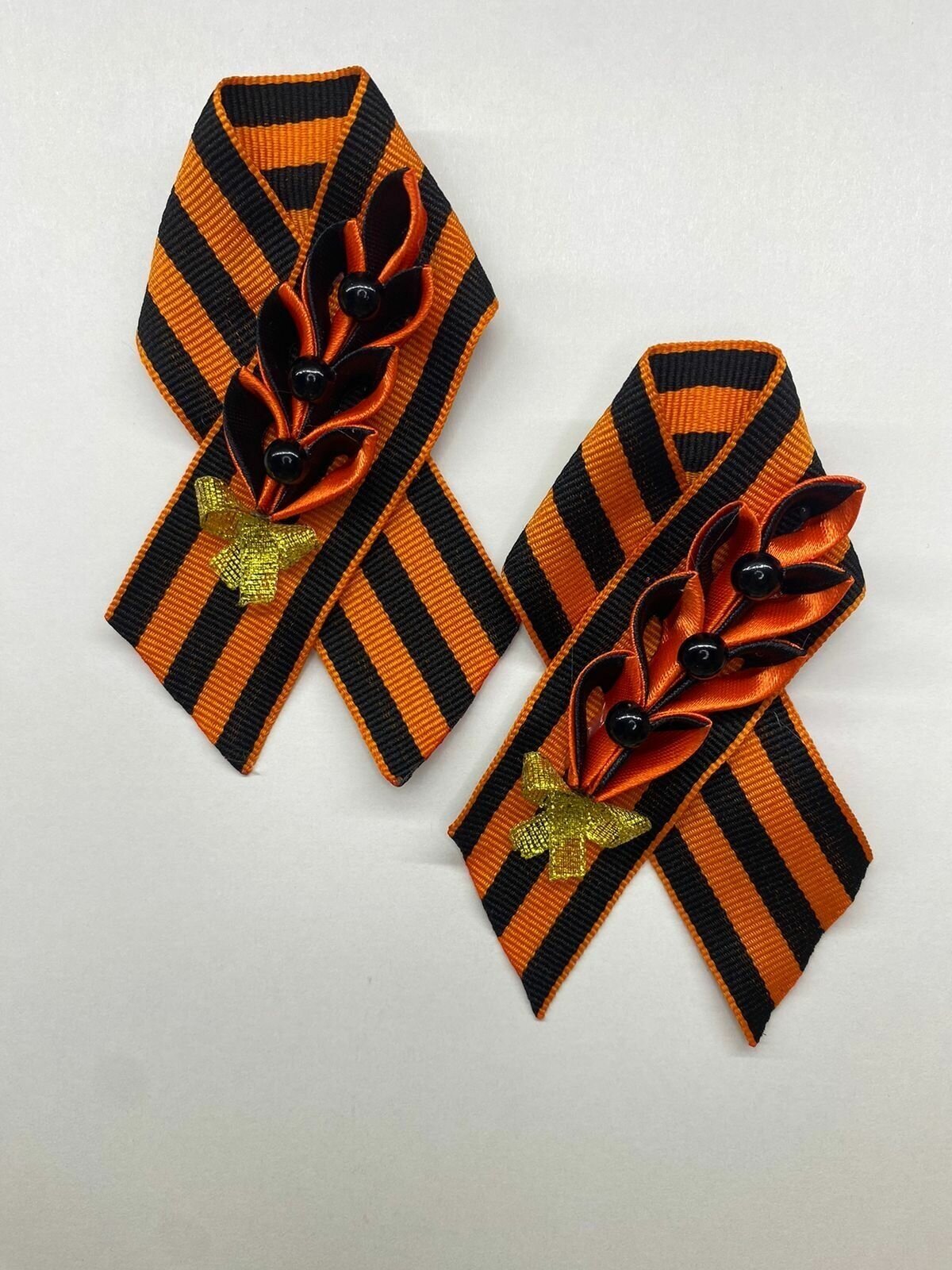 Брошь, стразы, пластик