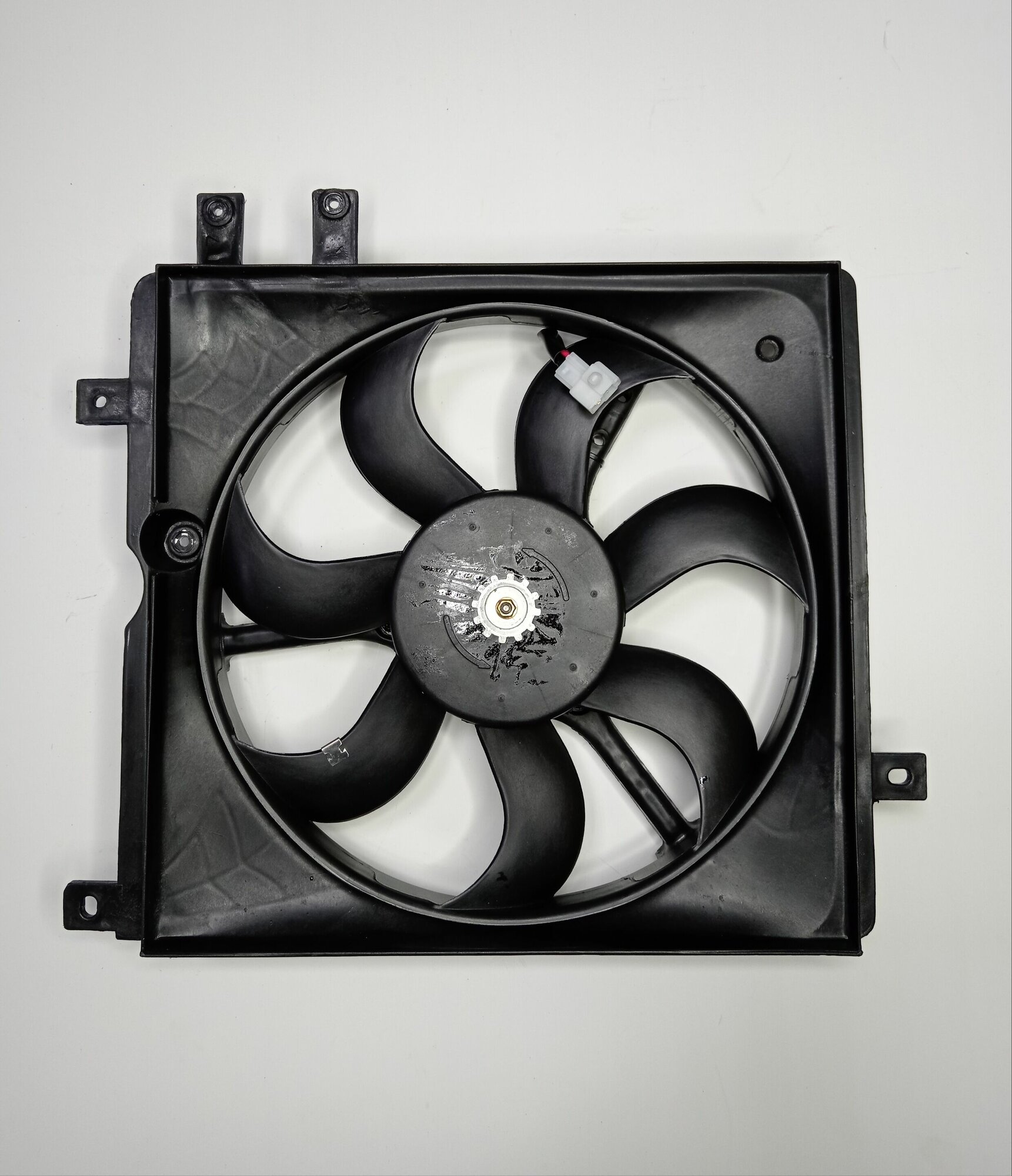 Вентилятор радиатора охлаждения Geely MK [1.5 16V 5MT седан] 1016002191