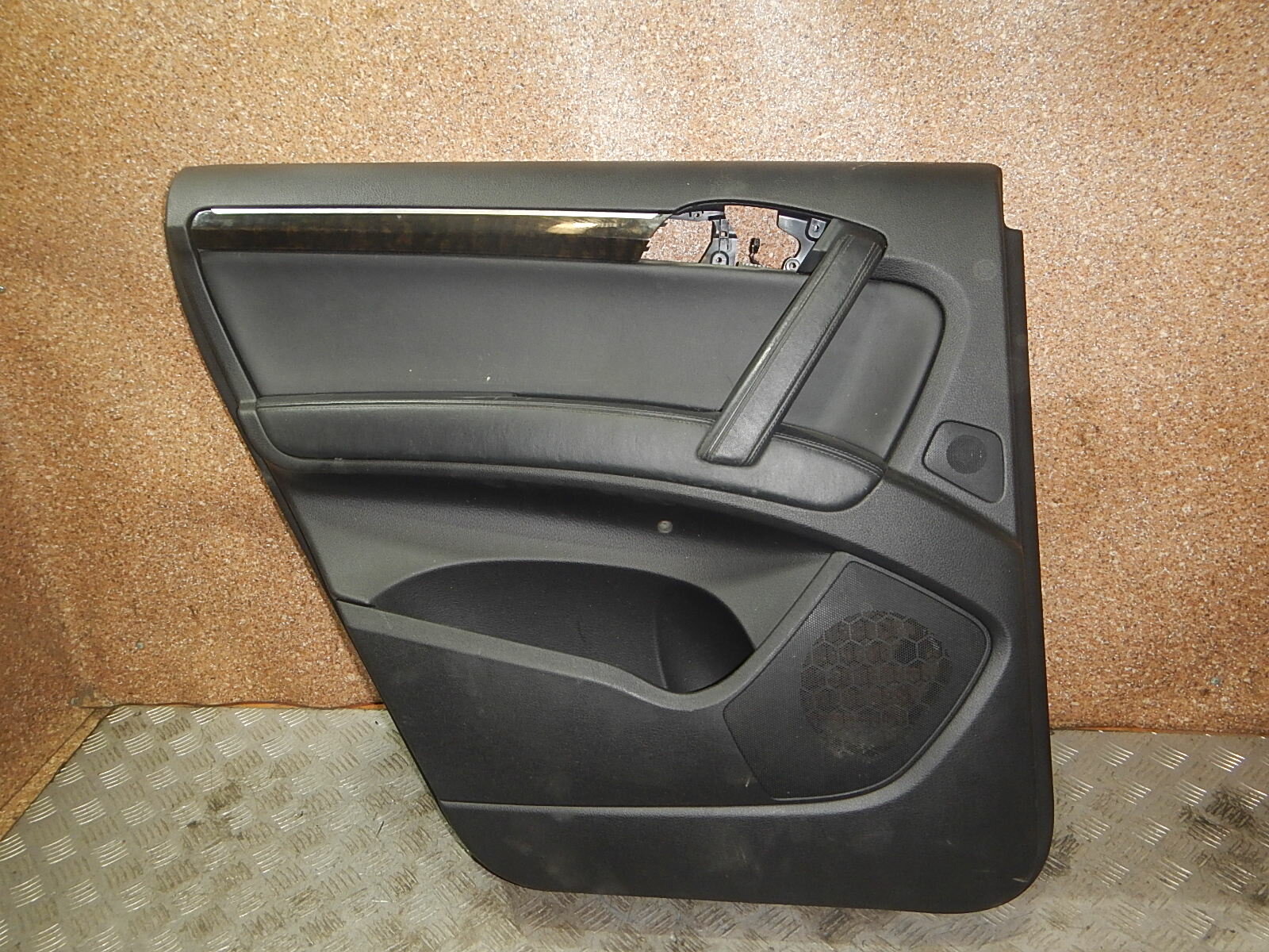 Б/У Обшивка двери задней левой, Audi (Ауди)-Q7 (4L) (05-) AUDI Q7 (4L) (05-15) кожа 2007г S-LINE Без повреждений. 312869 ...