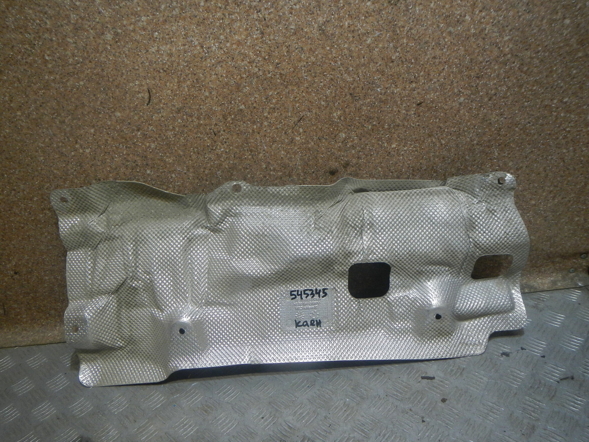 Б/У Экран тепловой, Porsche (Порше)-CAYENNE 9Y0 (17-) PORSCHE CAYENNE 9Y0 (17-) Деформация. 545345 VAG арт. 4M0825661N