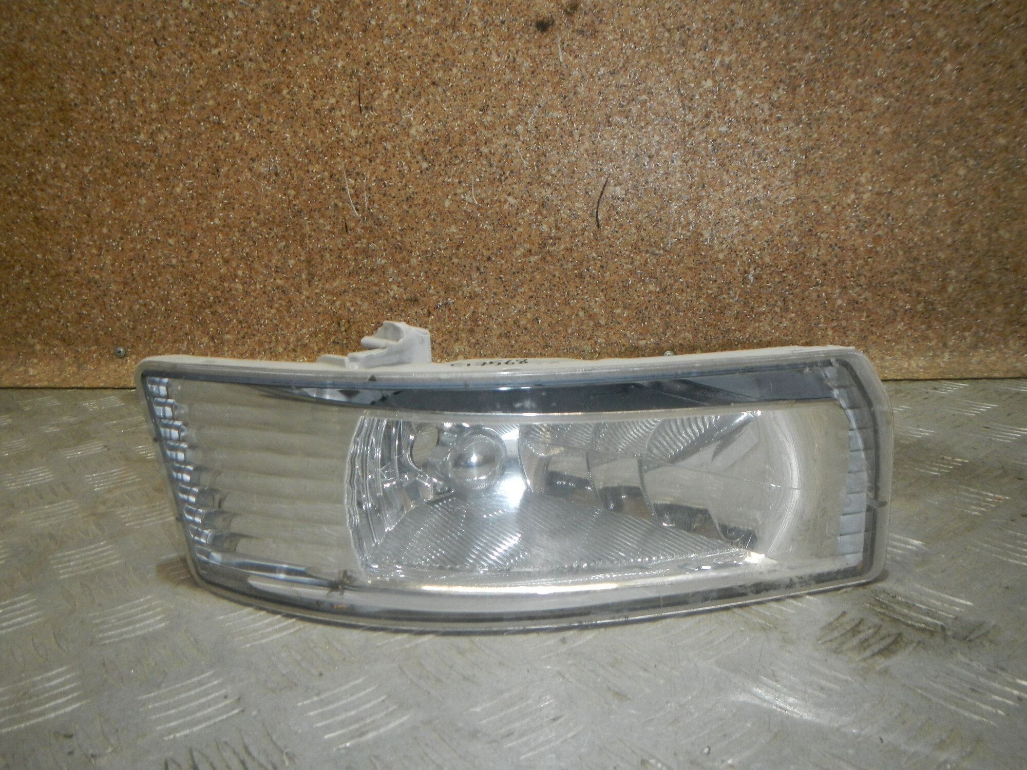 Б/У Фара противотуманная правая, Toyota (Тойота)-CAMRY 30 (01-06) TOYOTA CAMRY 30 (01-06) 04- Сломанны крепления, грязь в...