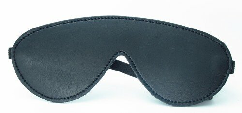 Маска на глаза LoveToy из эко-кожи чёрного цвета для полного погружения в игру