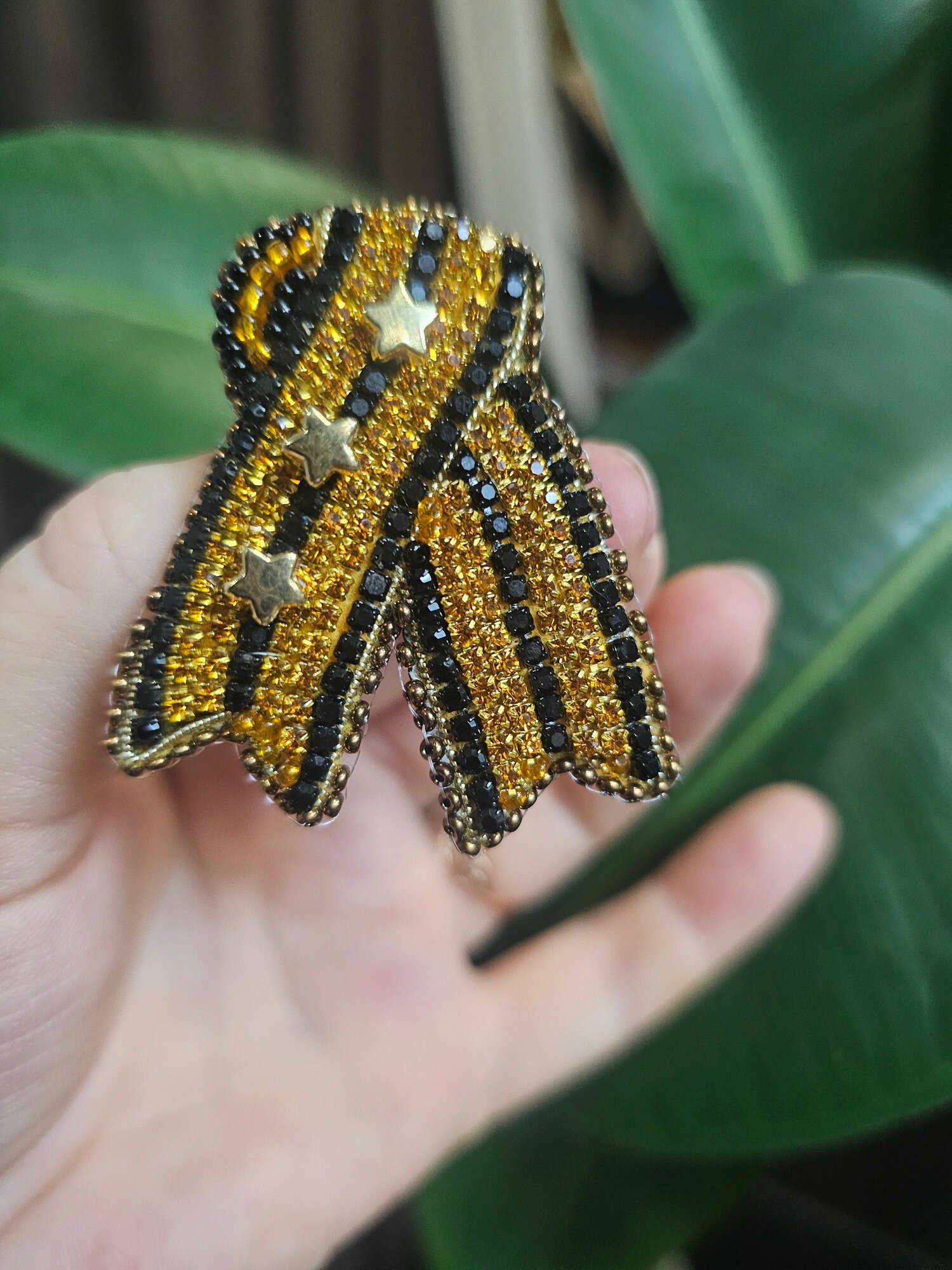 Брошь, стразы