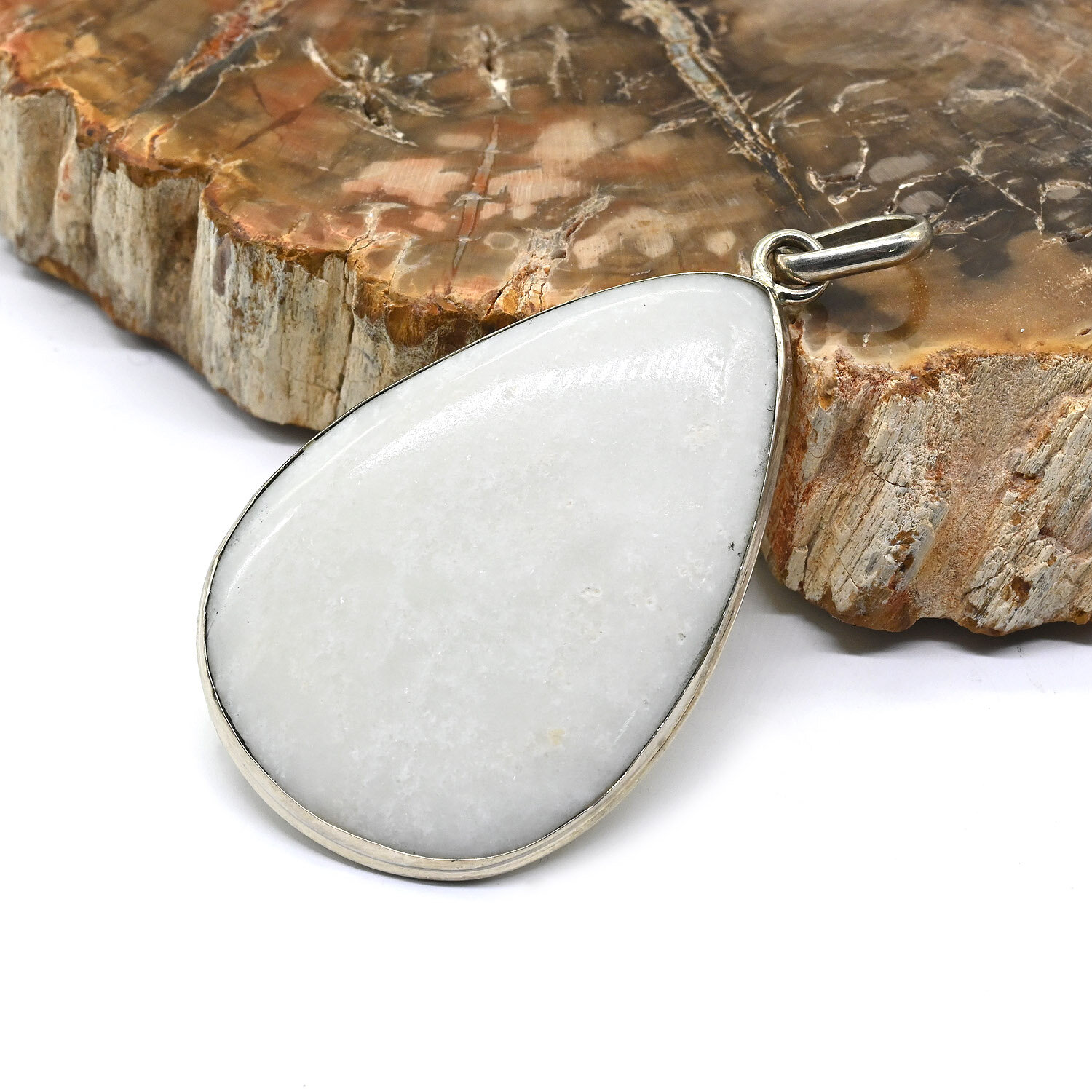 Подвеска, нефрит