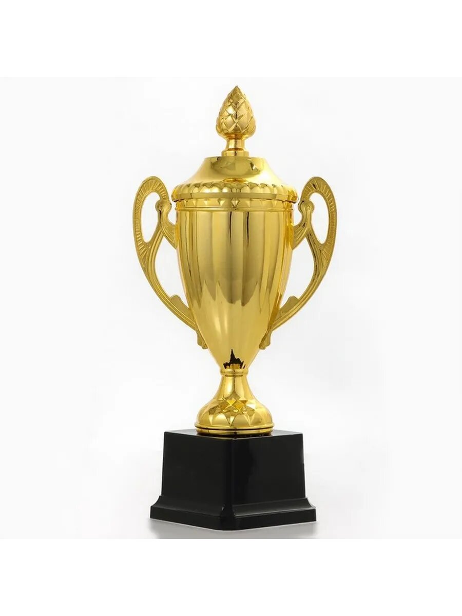 Премиальный спортивный кубок с золотым оттенком