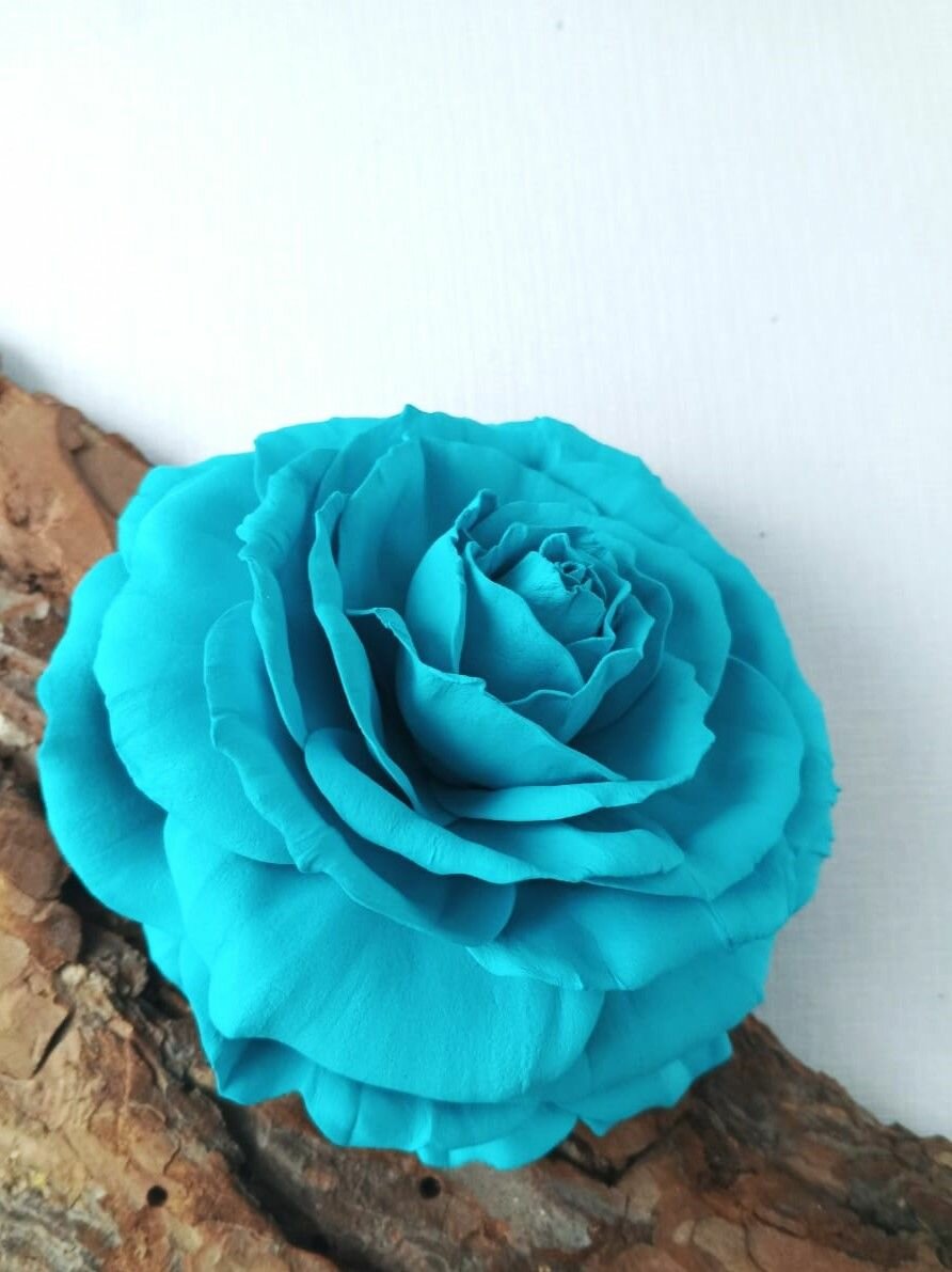 Брошь-заколка с цветком ручной работы из фоамирана