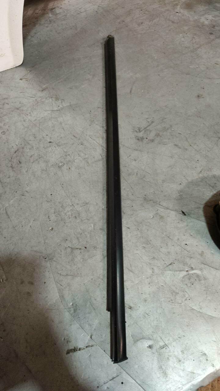 Уплотнитель стекла двери передний правый Chevrolet Lacetti (2004 - 2013)