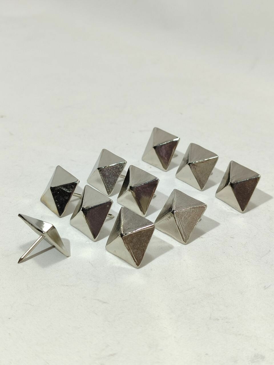 Гвозди декоративные серебро, золото, бронза, черные, латунные, медные