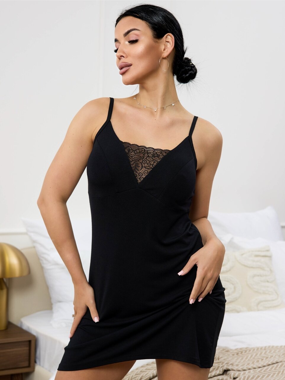 Сорочка женская из вискозы с кружевом на бретельках