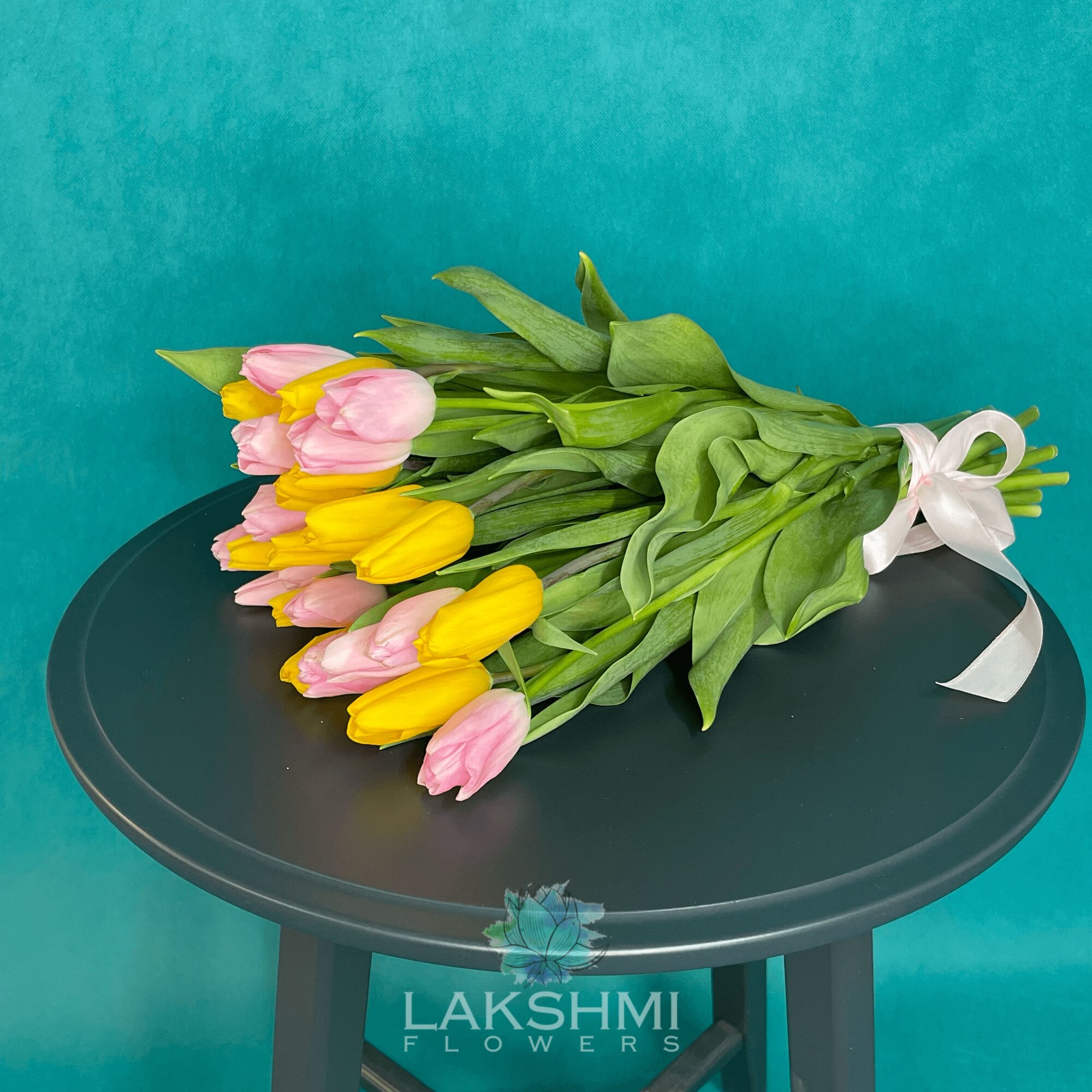 25 тюльпанов микс / Букет из 25 желтых и розовых тюльпанов под ленту