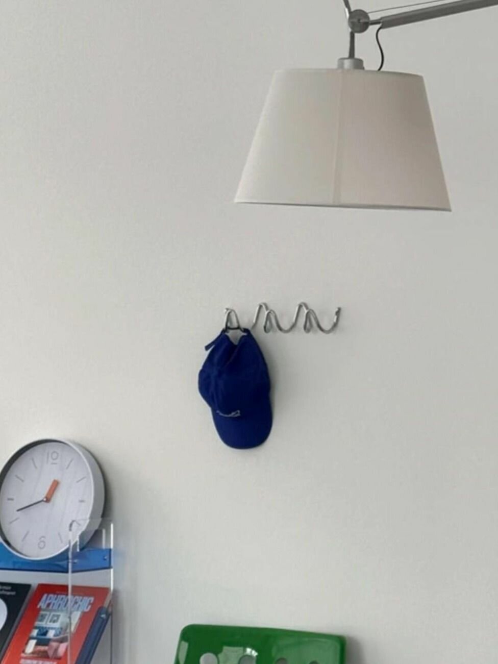 Настенные крючки для одежды в стиле ретро