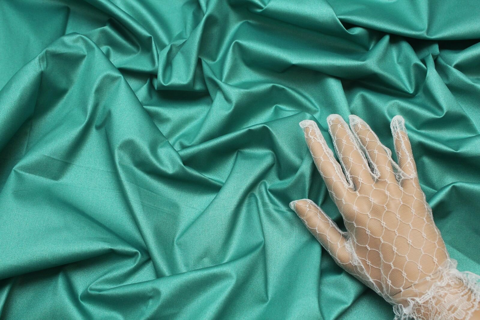 Ткань Плащёво-курточный перламутр A MC Queen изумрудно-малахитовый с водоотталкивающей пропиткой , 220 г/пм, ш140см, 0,5 м